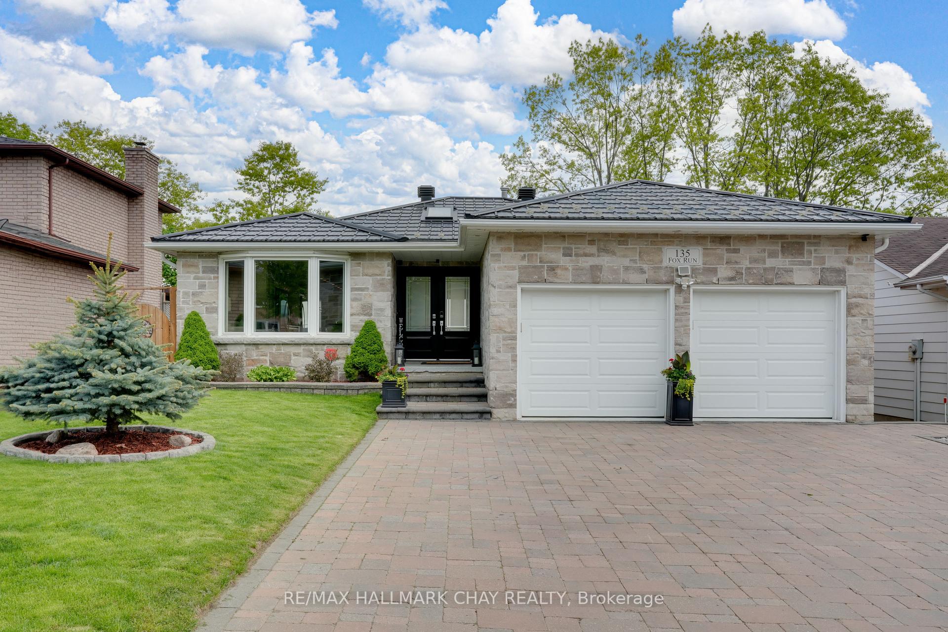 135 Fox Run, Barrie, ON L4N 6C9