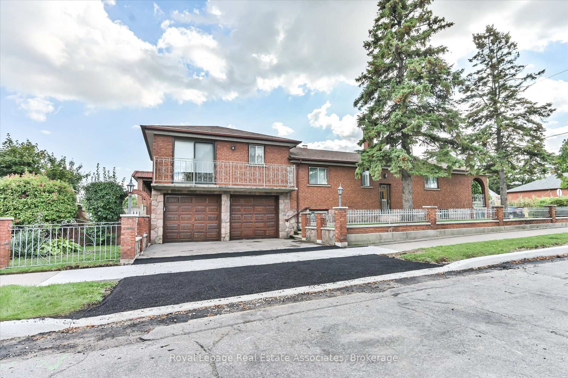 135 Jay Street, Toronto, ON M6L 2M3
