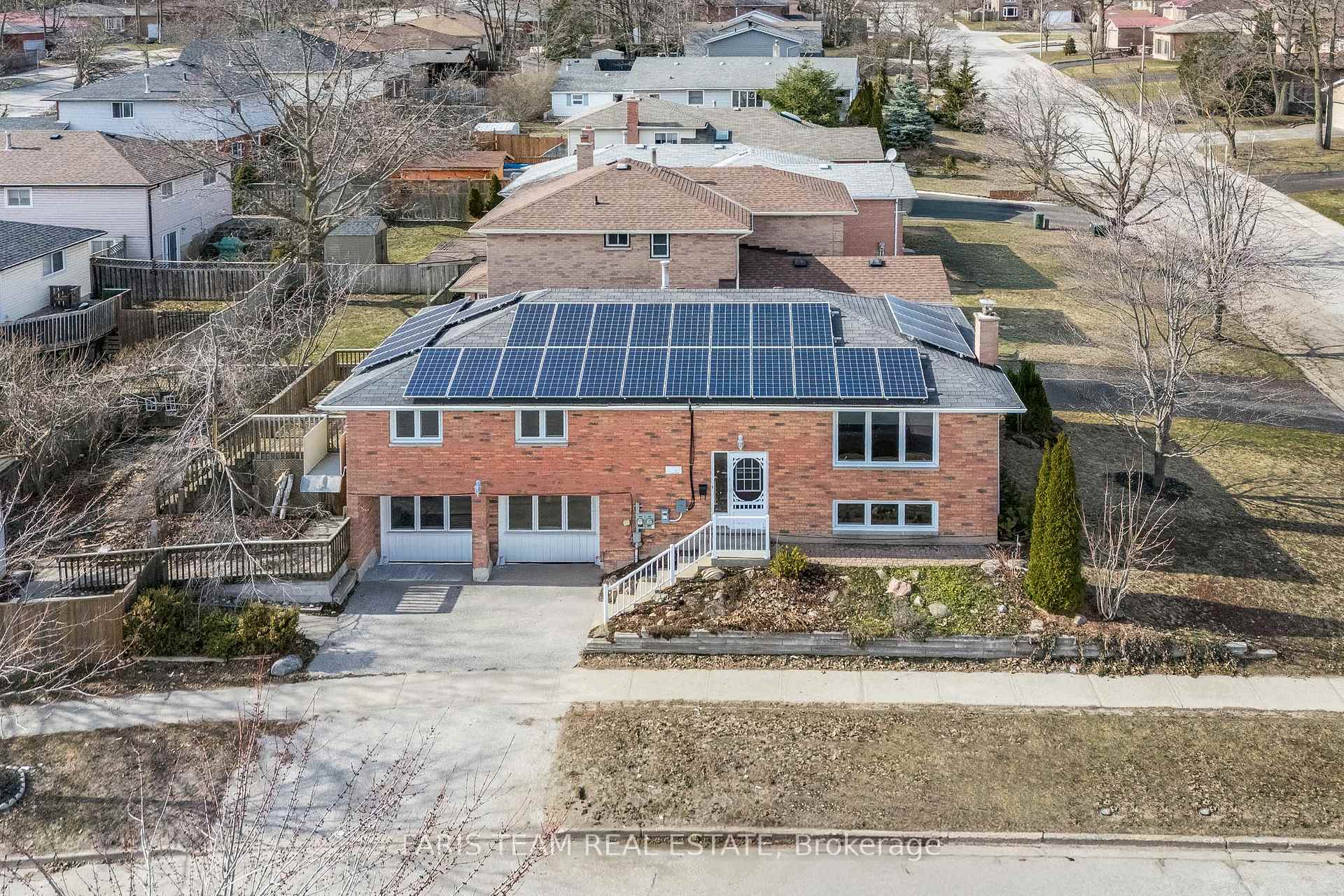 136 Fox Run, Barrie, ON L4N 6C9