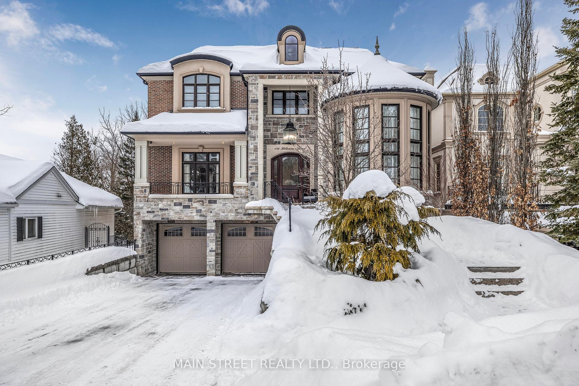 136 Hillview Road, Aurora, ON L4G 2M5