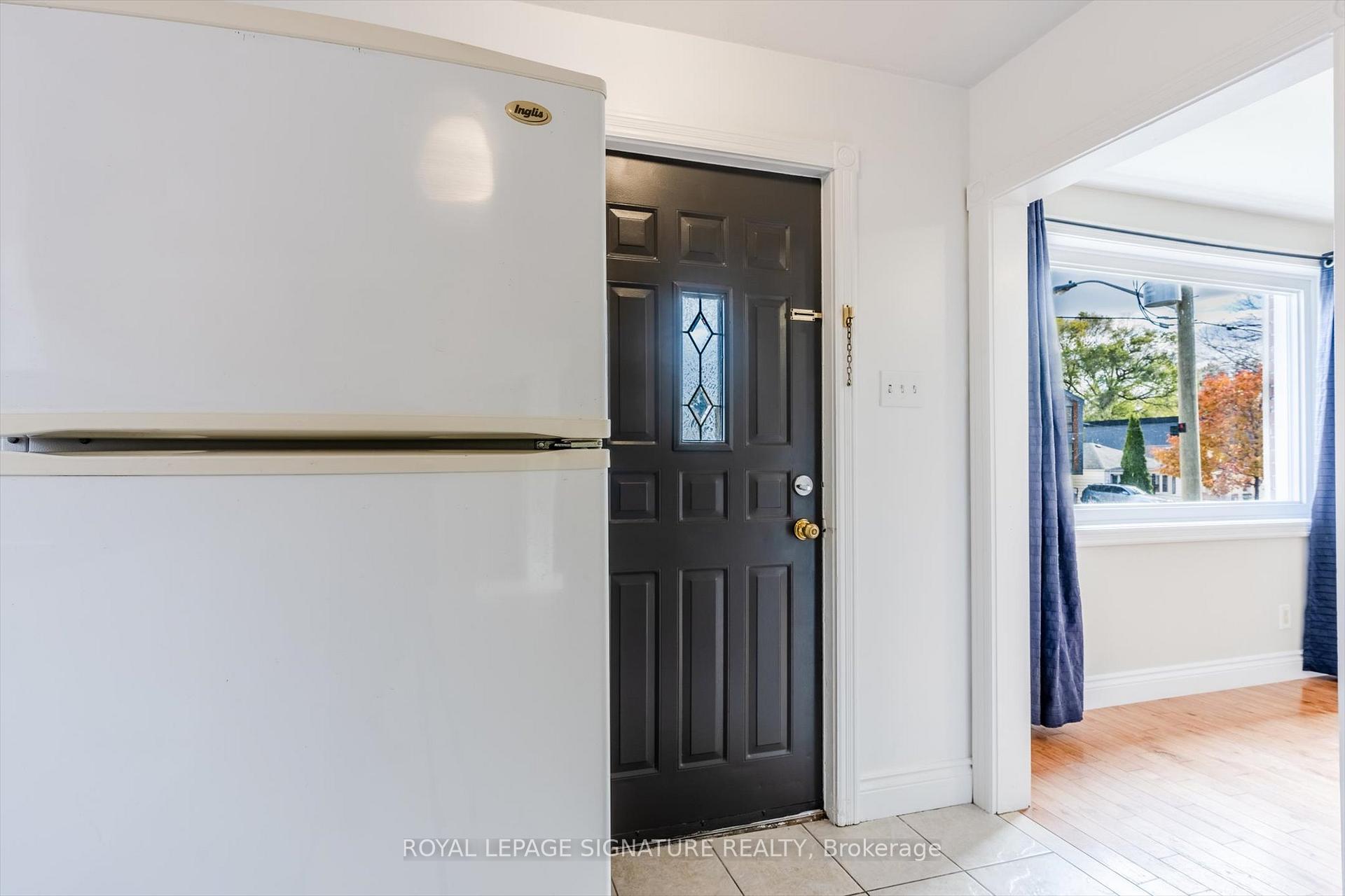 136 Meighen Avenue, Toronto, ON M4B 2H9