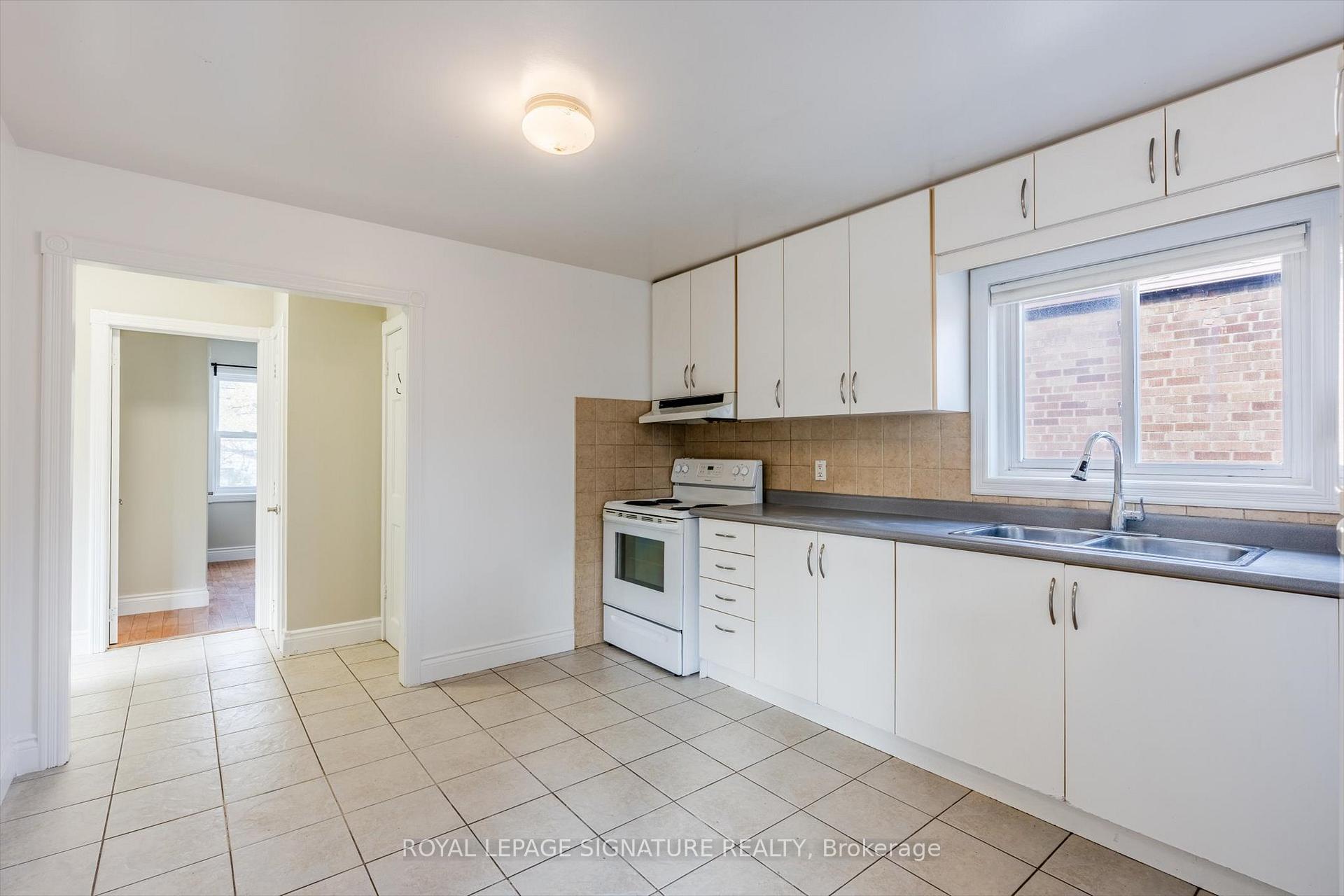 136 Meighen Avenue, Toronto, ON M4B 2H9