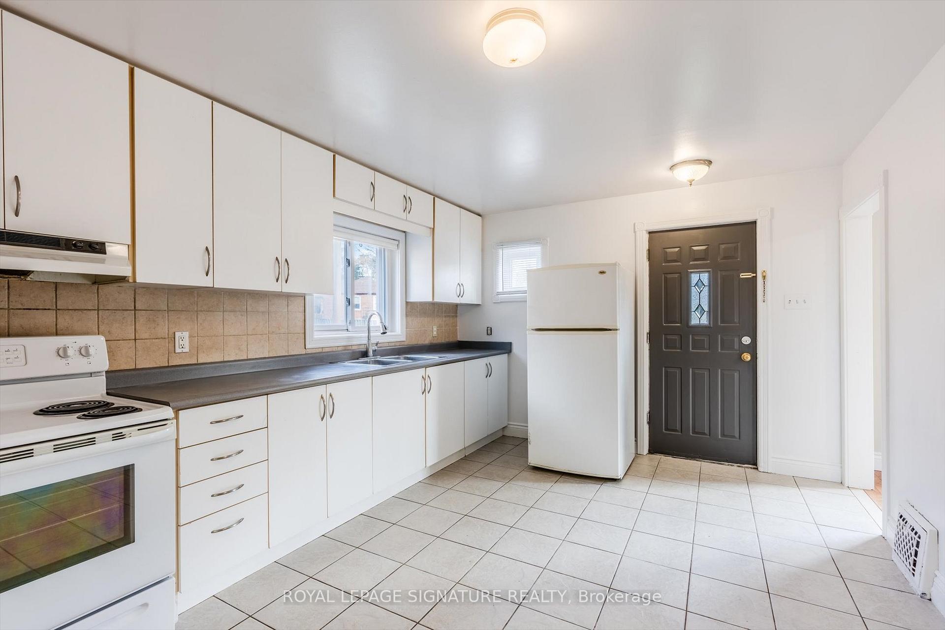 136 Meighen Avenue, Toronto, ON M4B 2H9