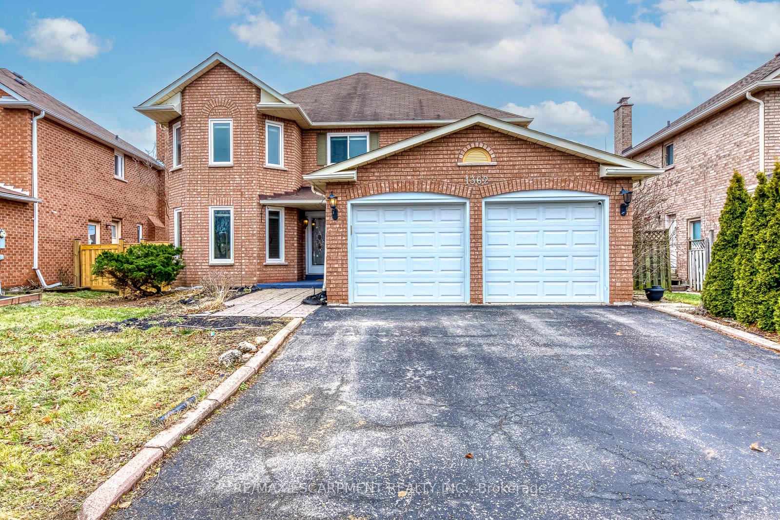 1362 Pilgrims Way, Oakville, ON L6M 2W4