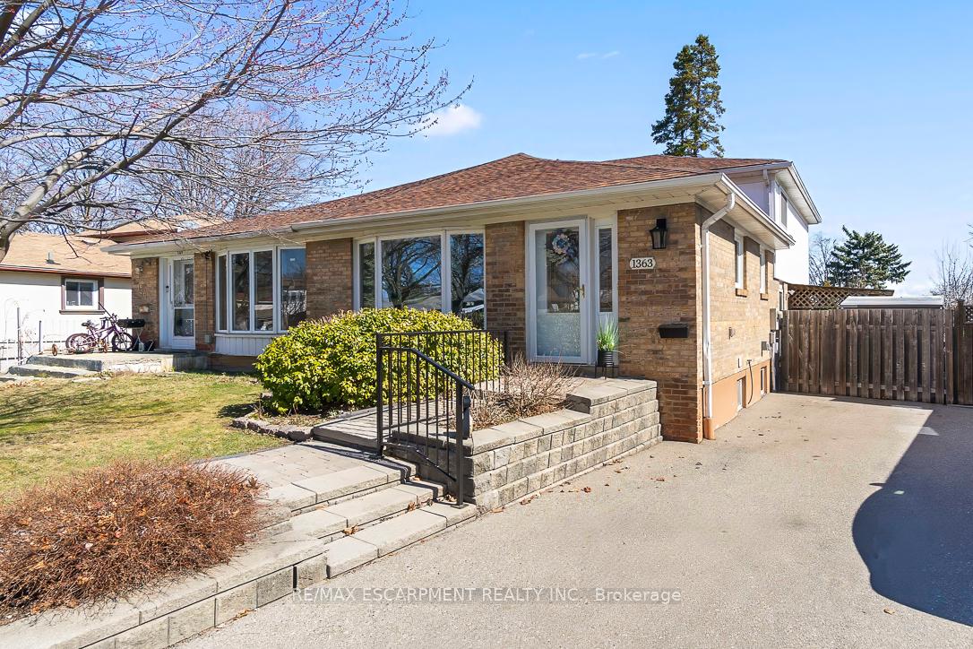 1363 Glen Rutley Circle, Mississauga, ON L4X 1Z5