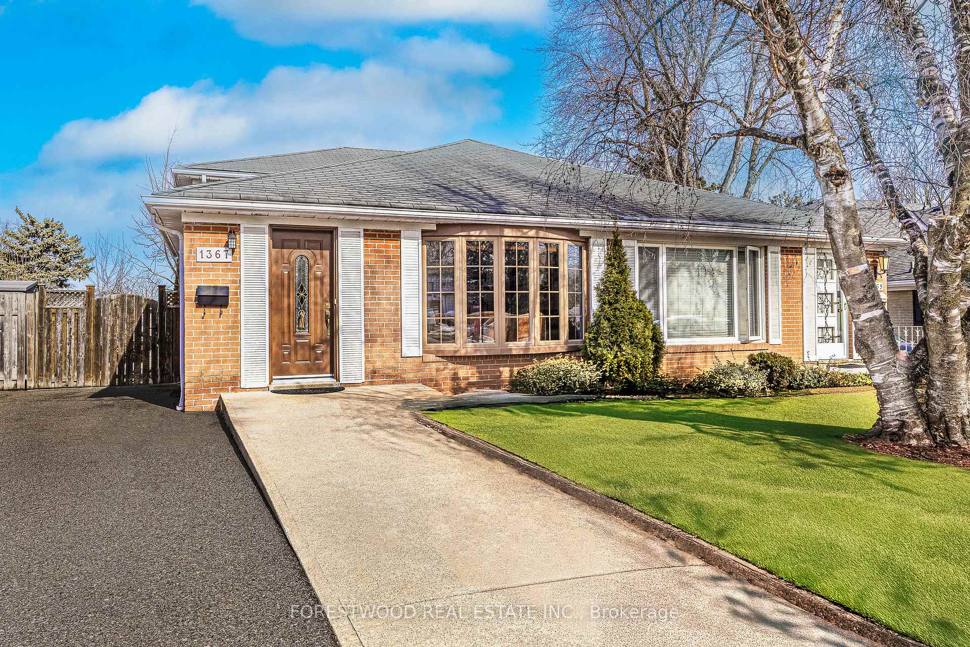 1367 Glen Rutley Circle, Mississauga, ON L4X 1Z5