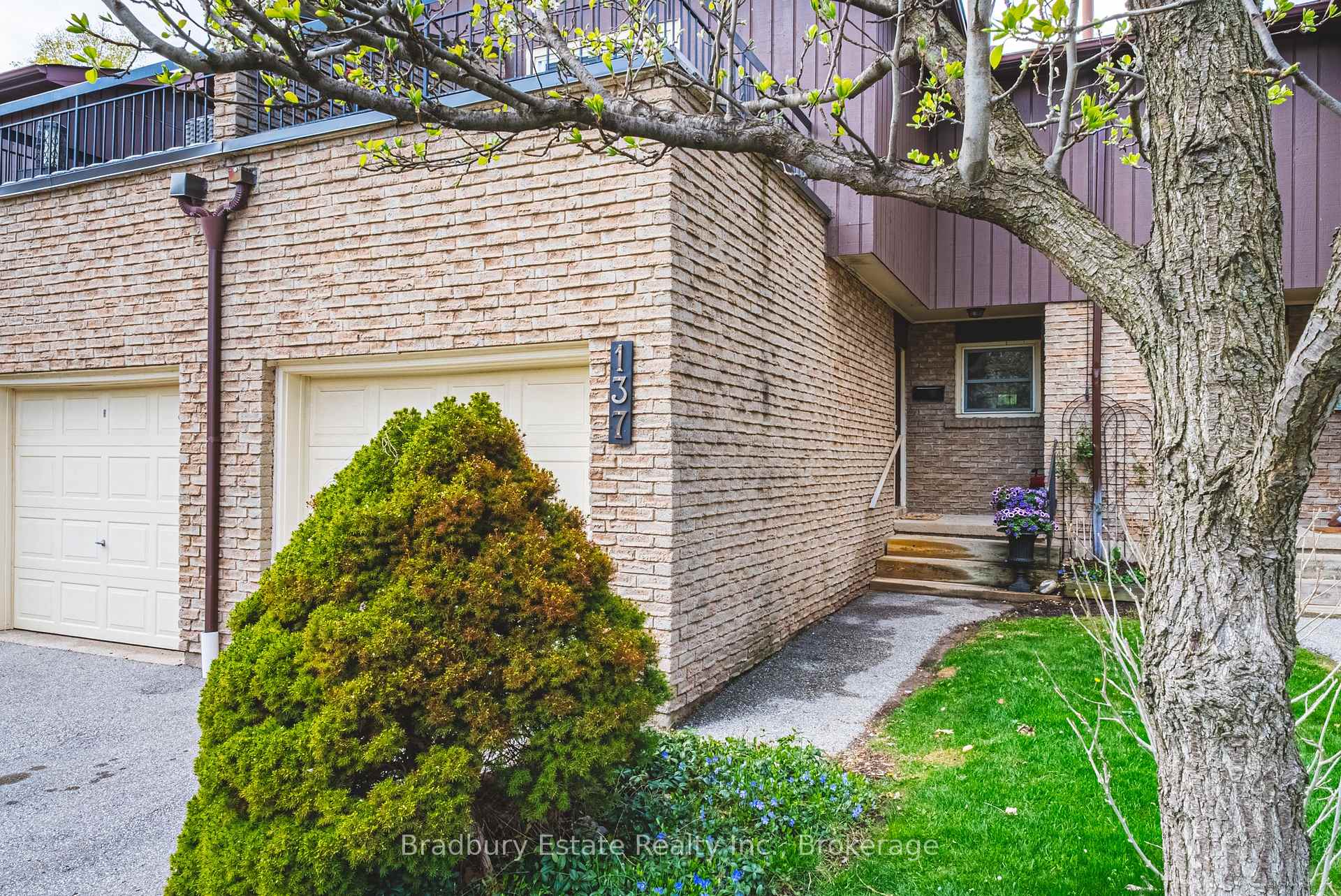 137 - 2301 Cavendish Drive, Burlington, ON L7P 3M3