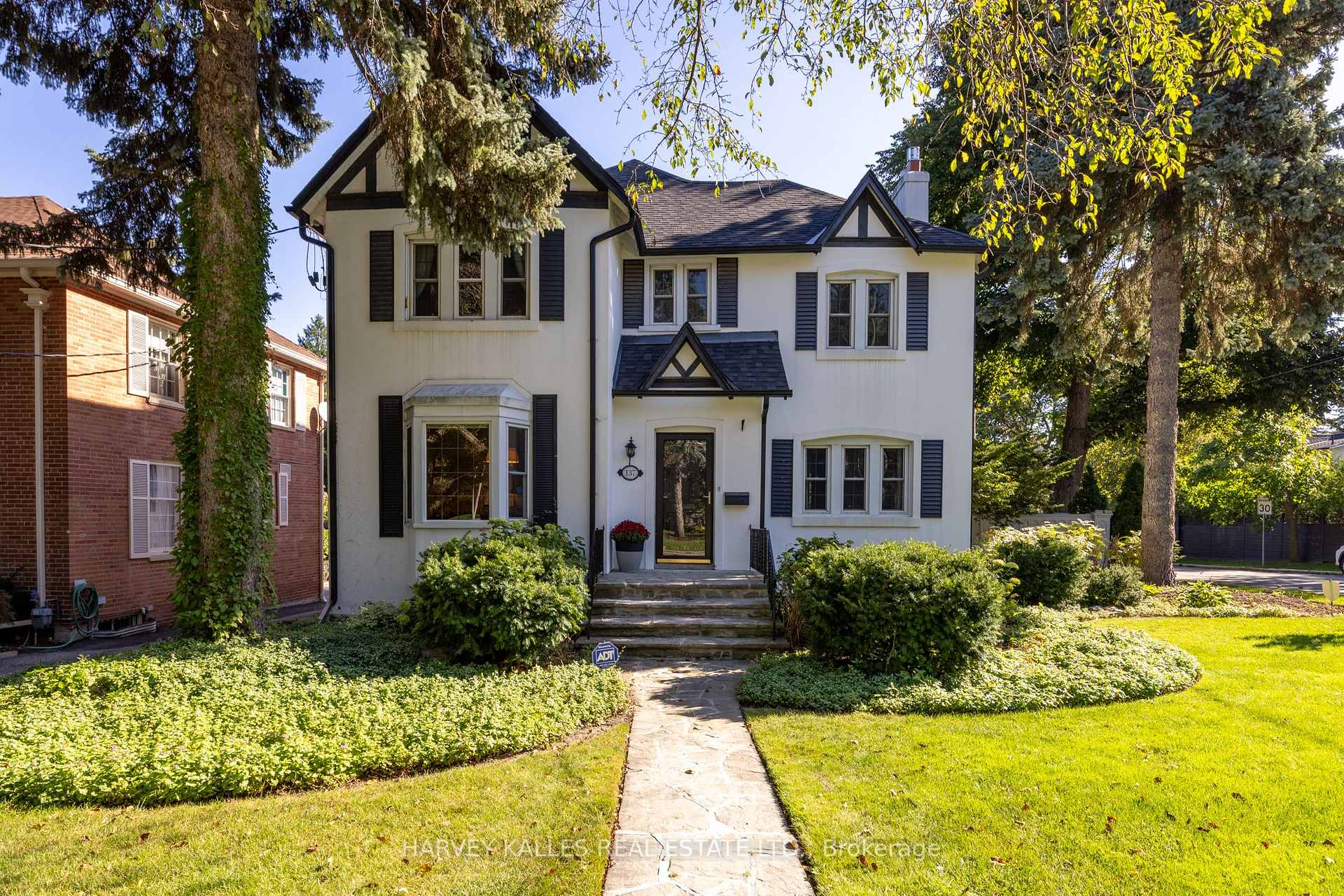 137 Dinnick Crescent, Toronto, ON M4N 1M2