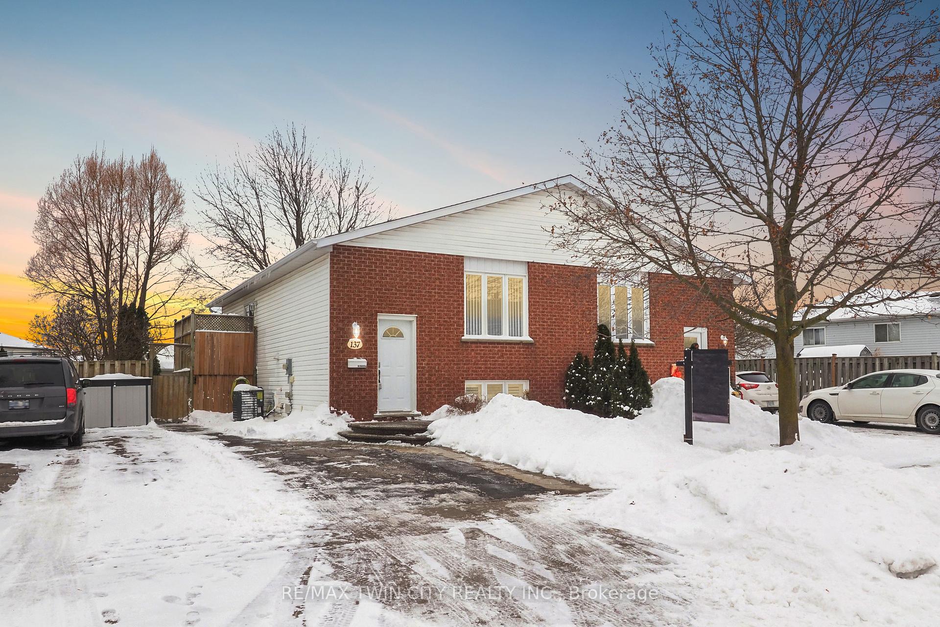 137 Dyer Court, Cambridge, ON N3C 4B9