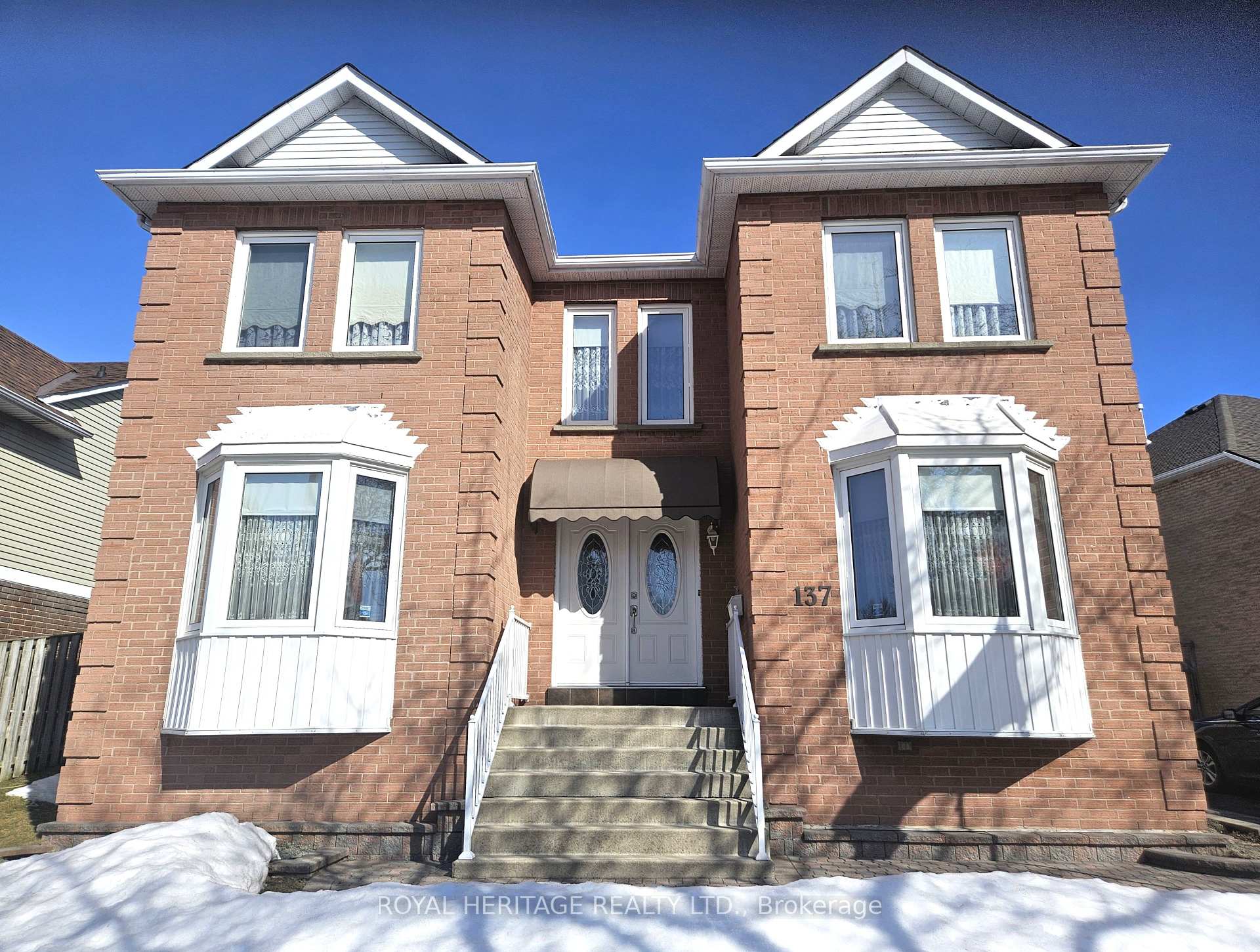 137 Kirby Crescent, Whitby, ON L1N 7C7