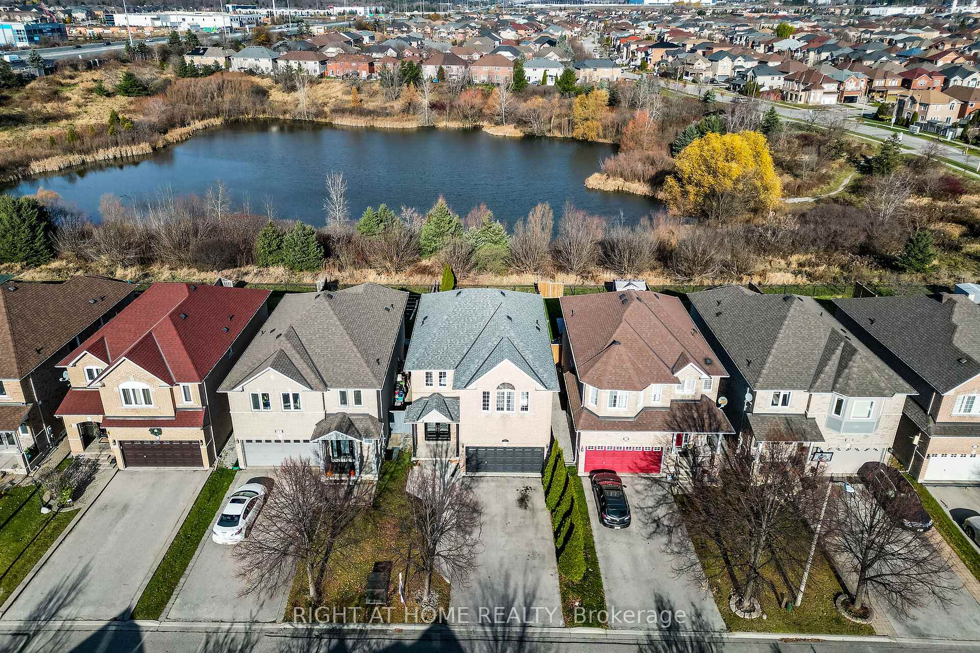 137 Queen Isabella Crescent, Vaughan, ON L6A 3J7