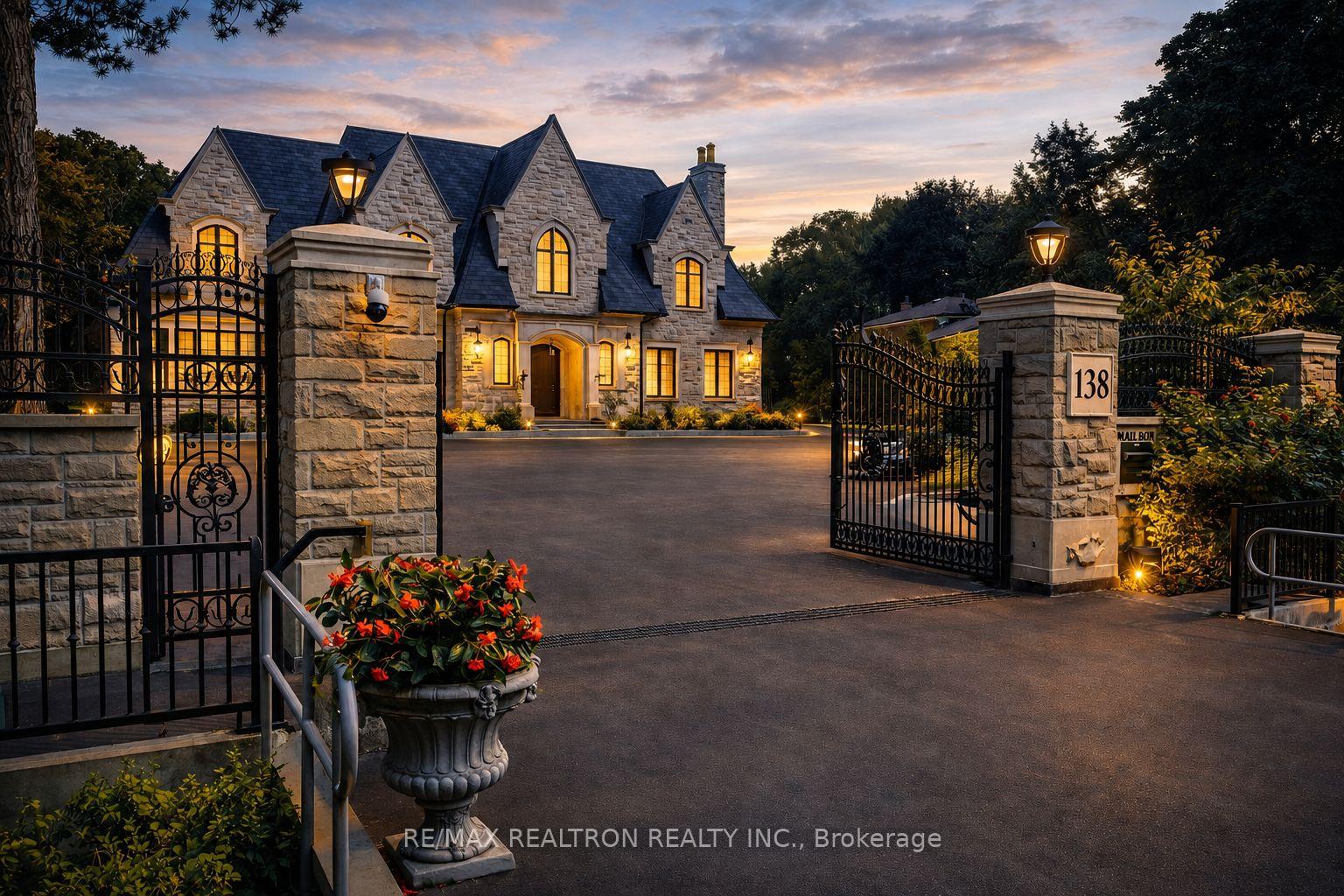 138 Centre Street, Vaughan, ON L4J 1G4