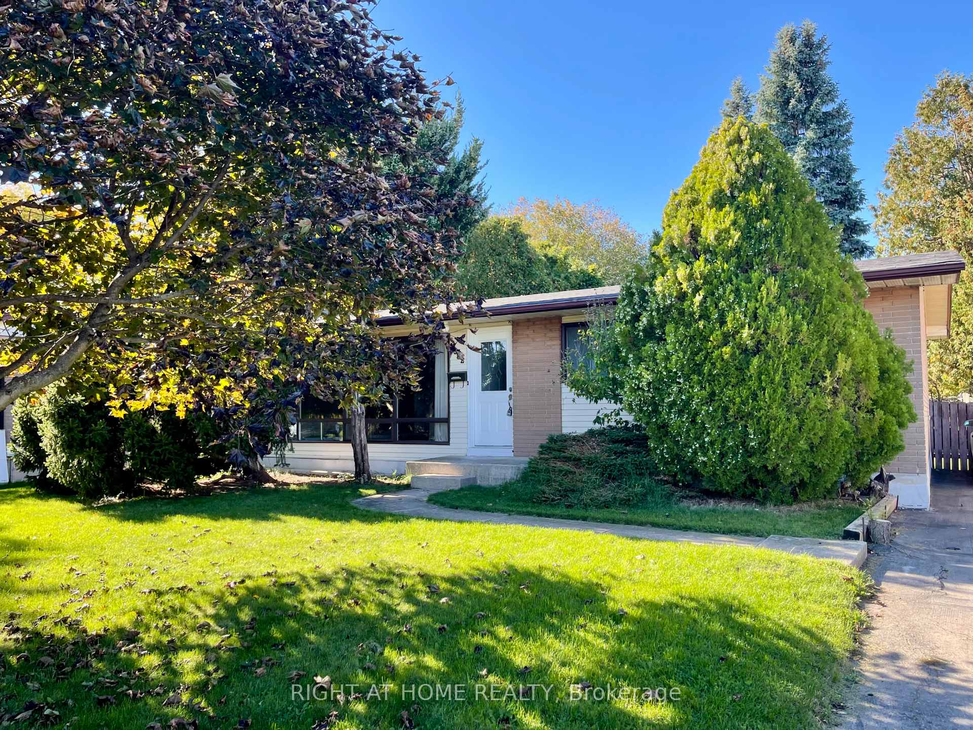 1382 Gainsborough Drive, Oakville, ON L6H 2H6