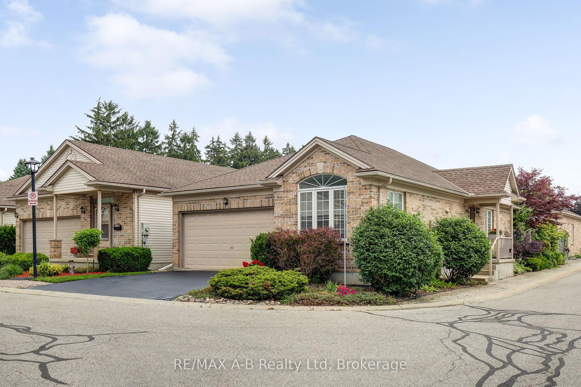 14 - 567 Fanshawe Park Road E, London North, ON N5X 3T4