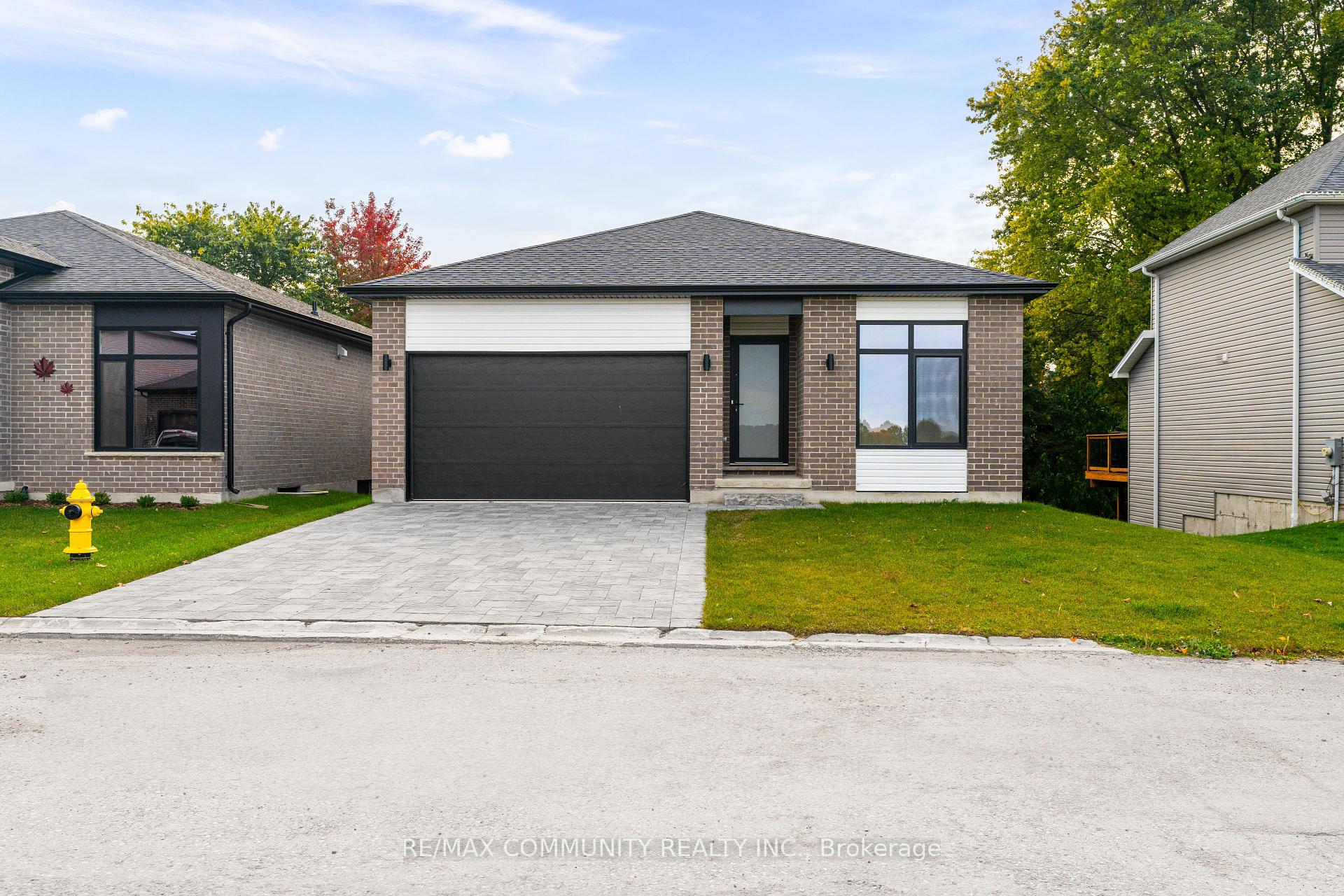 14 Alexander Circle, Strathroy-Caradoc, ON N7G 0B4