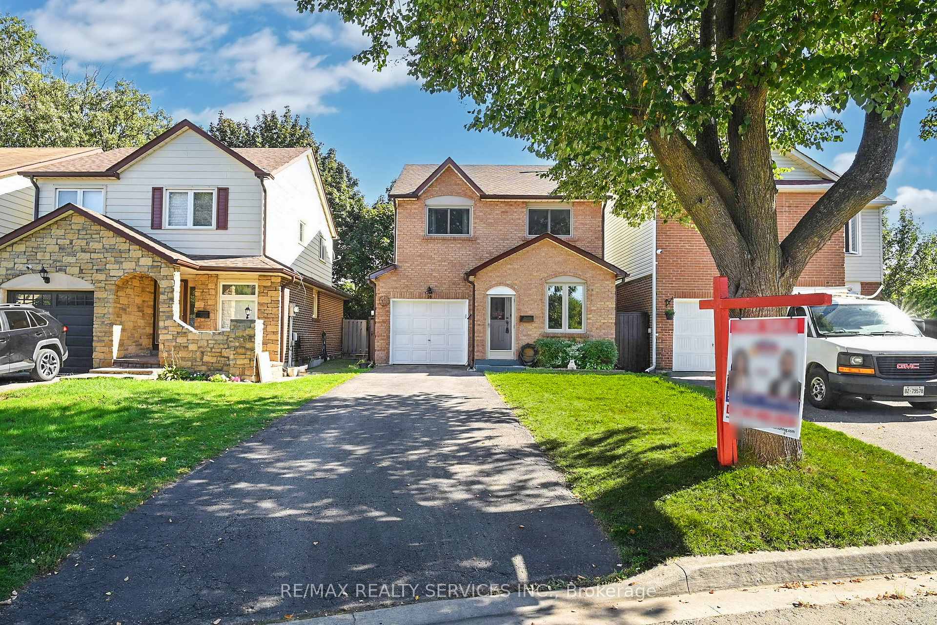 14 Bryant Court, Brampton, ON L6X 2T1
