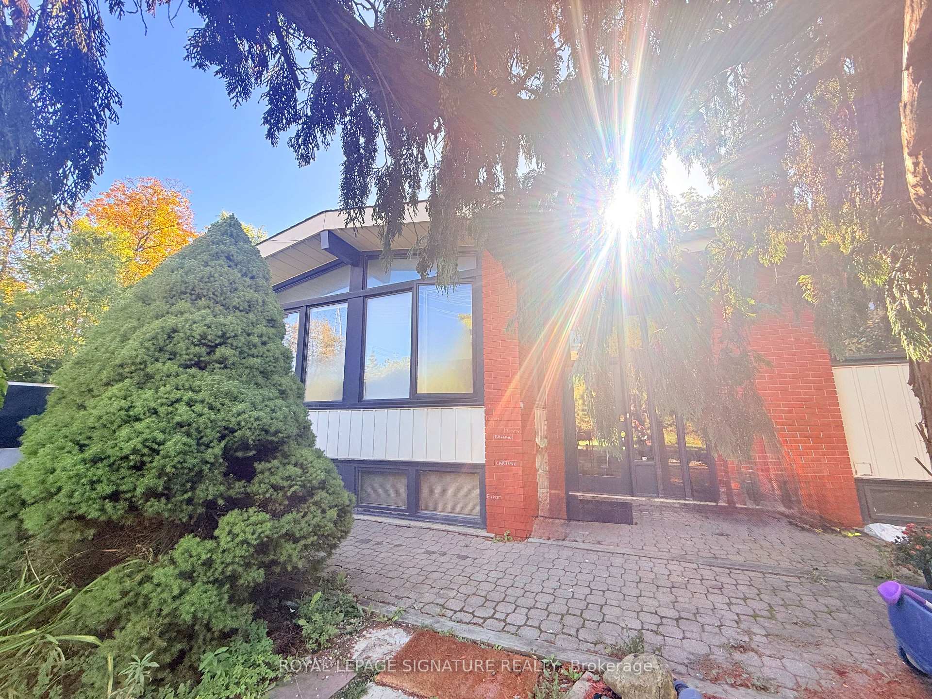 (MAIN) - 14 BURNHAMTHORPE Road W, Oakville, ON L6M 4K4