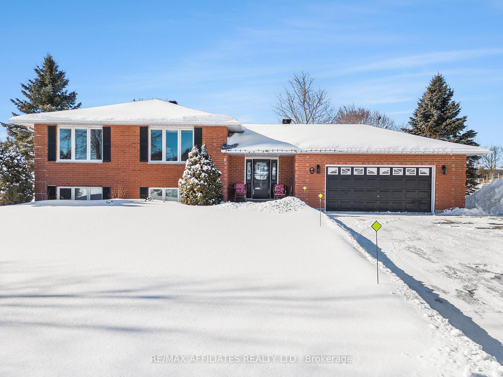 14 Davis Lane, Rideau Lakes, ON K7A 4S5