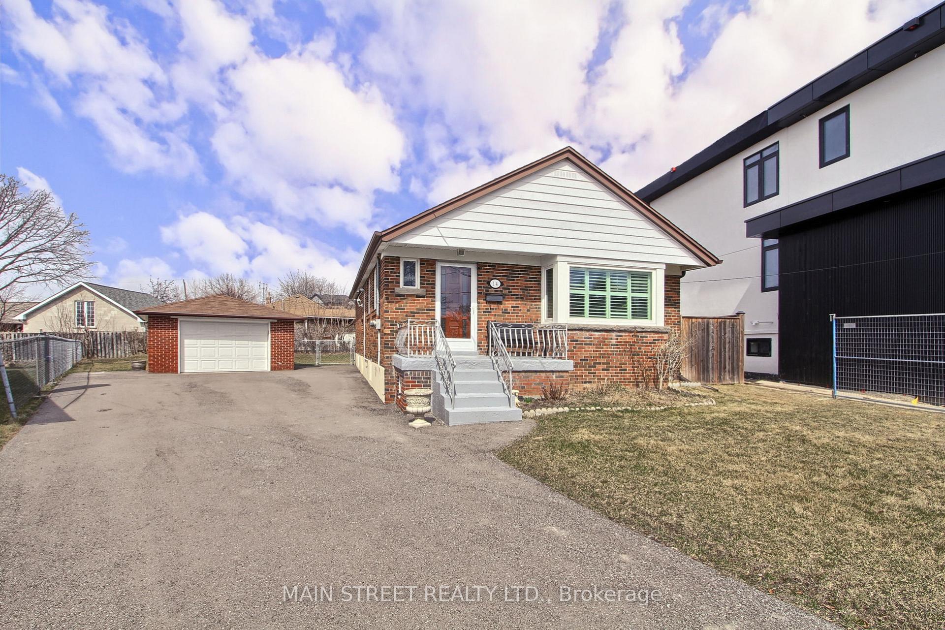 14 Deevale Road, Toronto, ON M3M 1Z3
