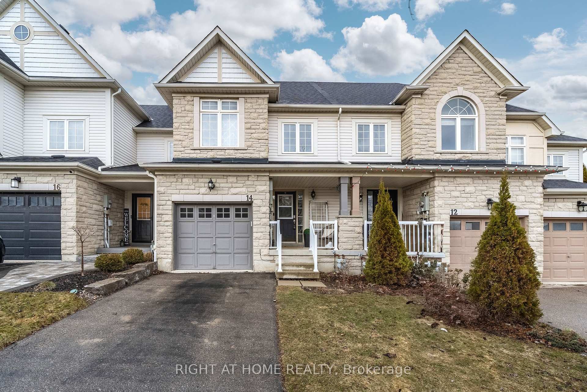 14 Dodds Square, Clarington, ON L1C 5N1
