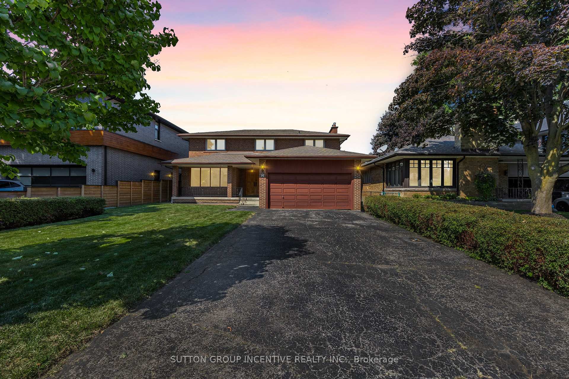 14 Graystone Gardens, Toronto, ON M8Z 3C3