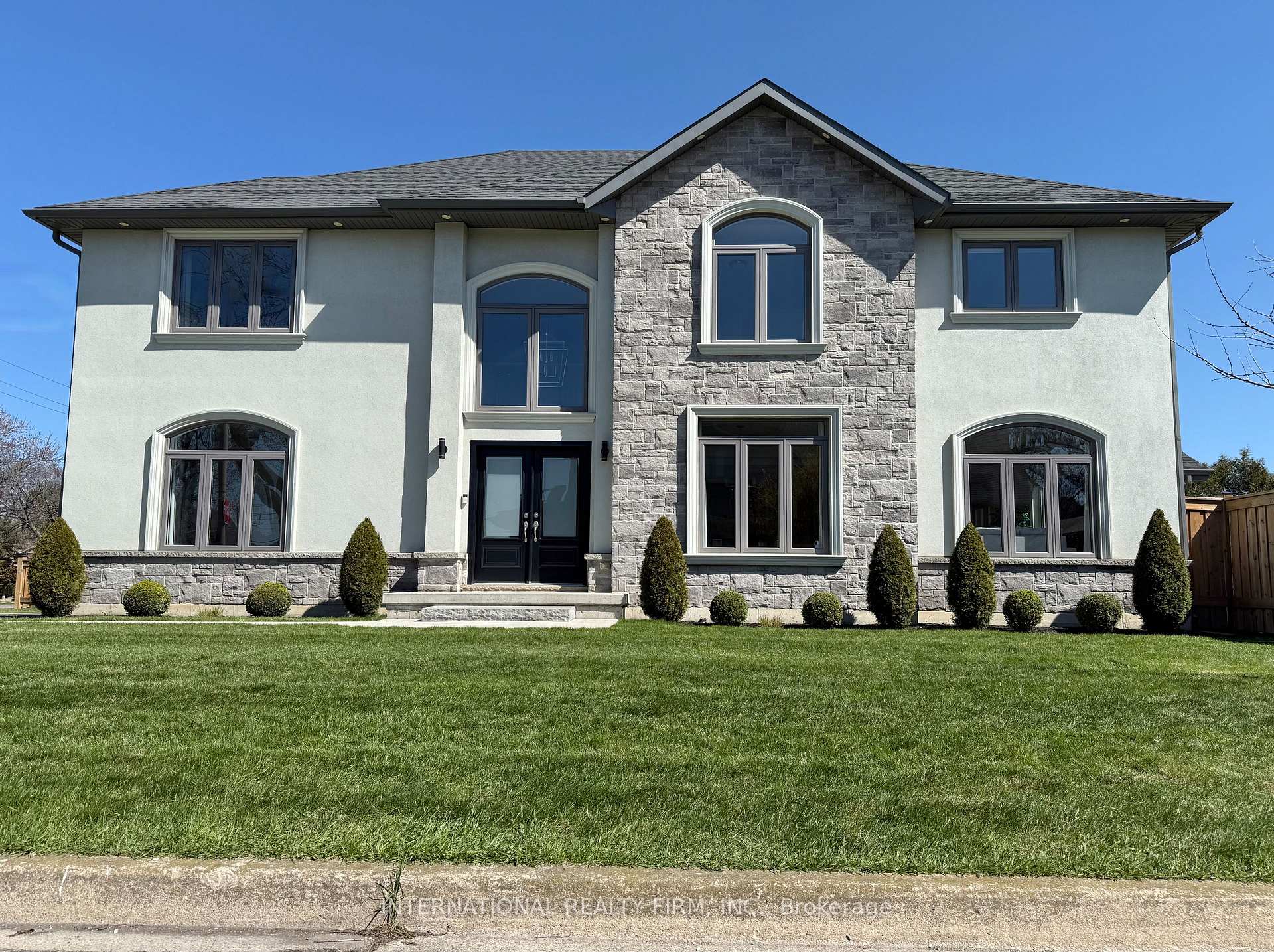 14 Lakeview Drive, Hamilton, ON L8E 5A5