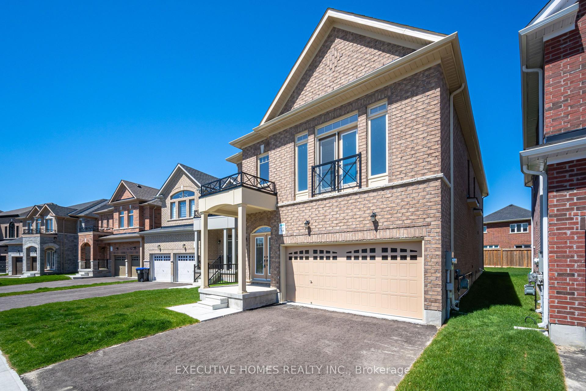 14 Mac Campbell Way, Bradford West Gwillimbury, ON L3Z 4M7