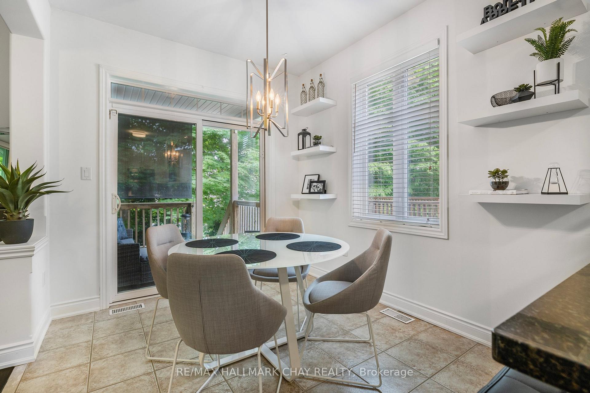 14 Oakmont Avenue, Oro-Medonte, ON L0L 2L0