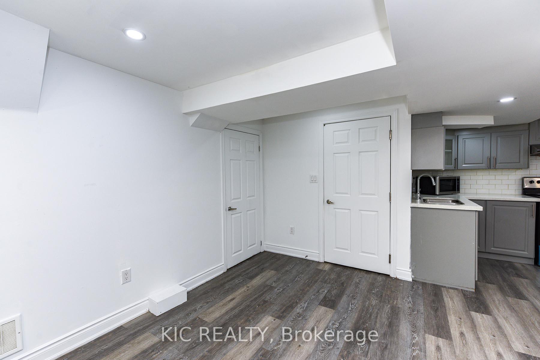 14 Paramount Place, Brampton, ON L6Y 2T3