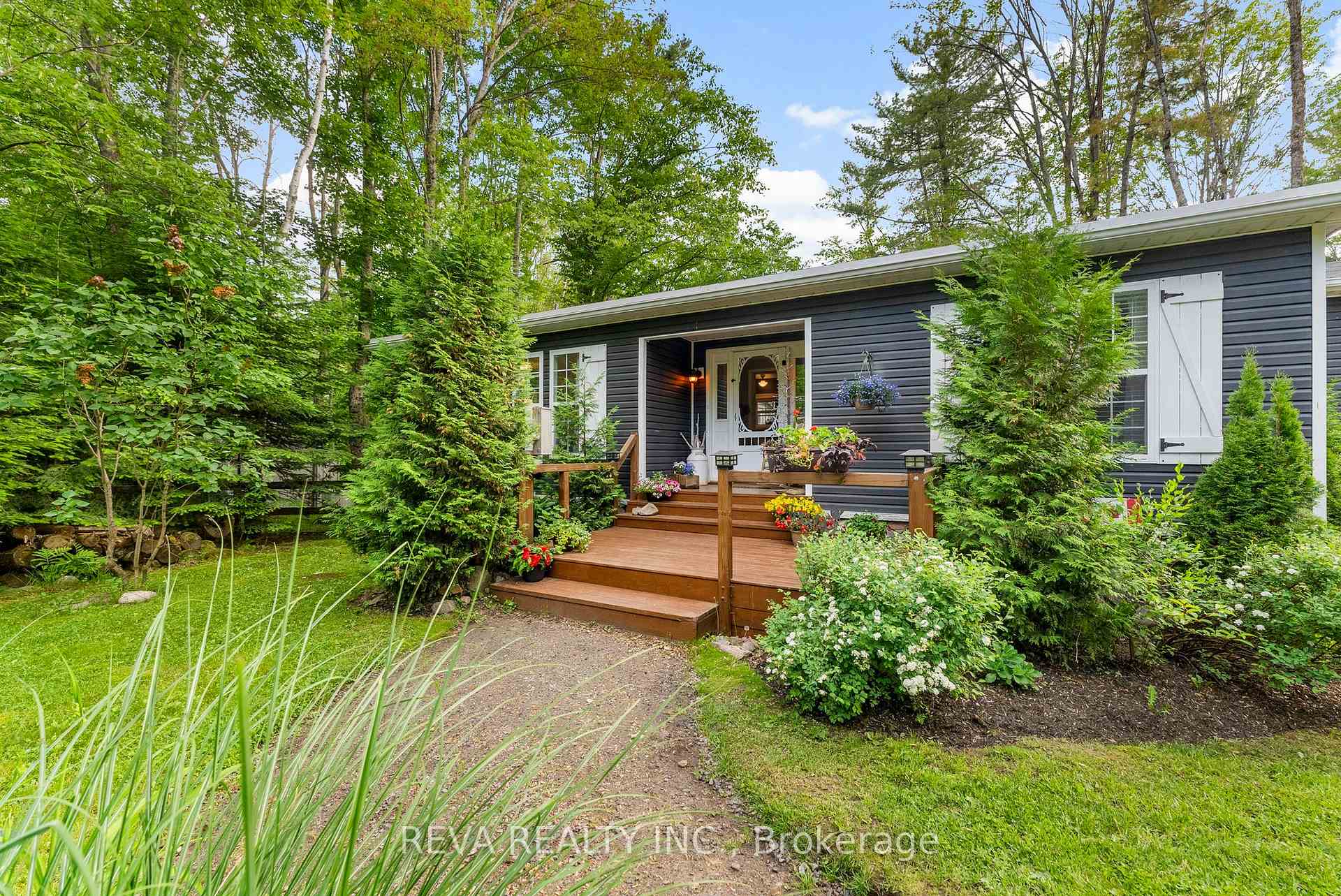 14 Robinson Lane, Bancroft, ON K0L 2L0