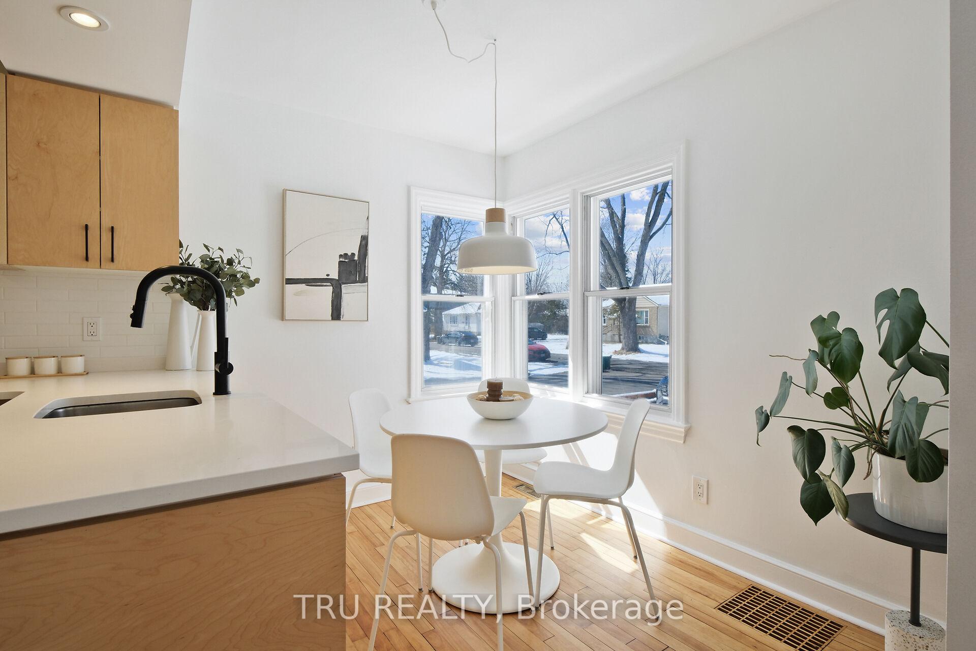 14 ST CLAIRE Avenue, Meadowlands - Crestview and Area, ON K2G 1Z9