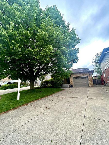 14 Vista Court, Hamilton, ON L9B 1X2