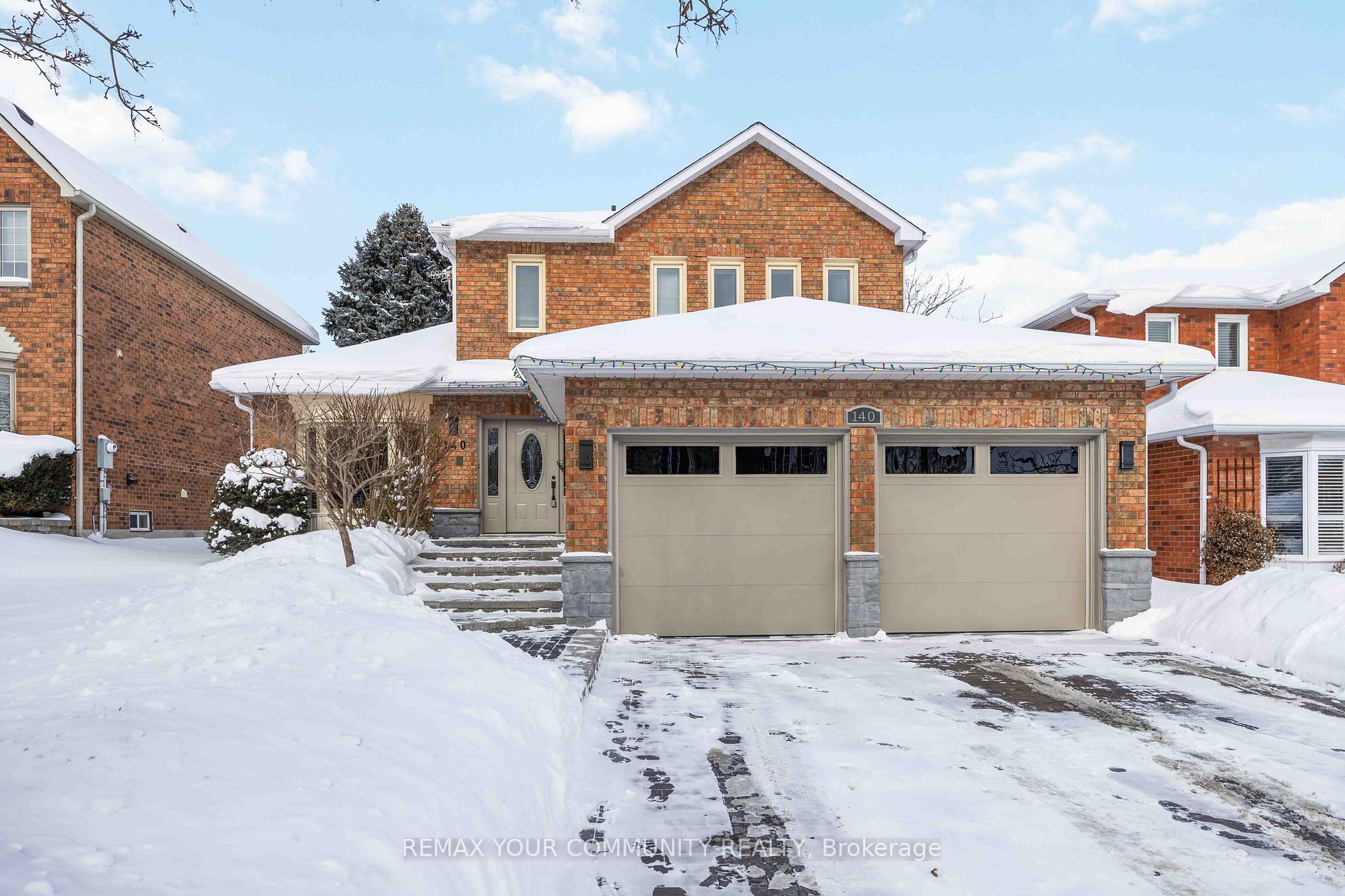 140 Heathwood Heights Drive, Aurora, ON L4G 4W2