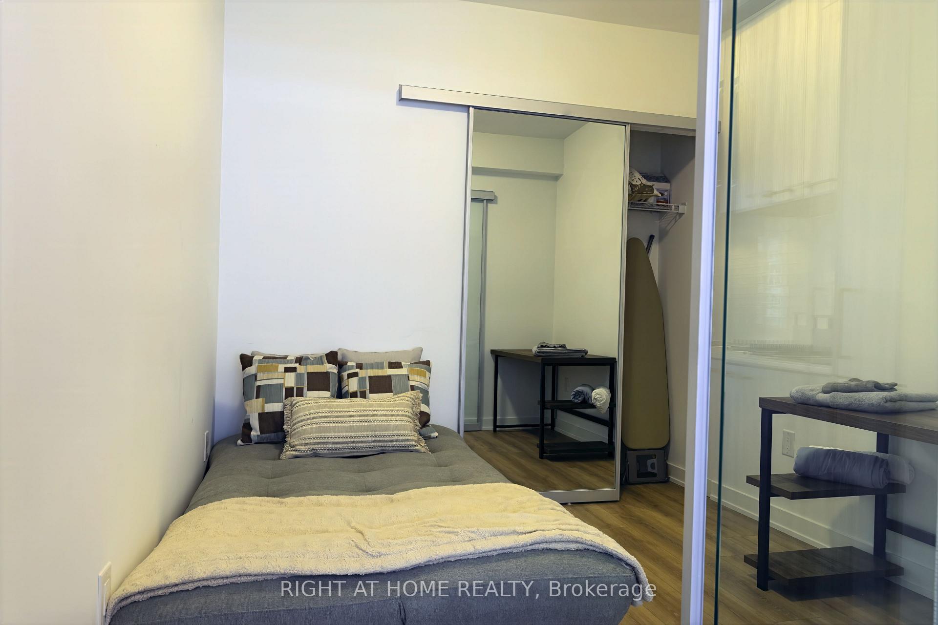 1401 - 634 Church Street, Toronto, ON M4Y 2G3