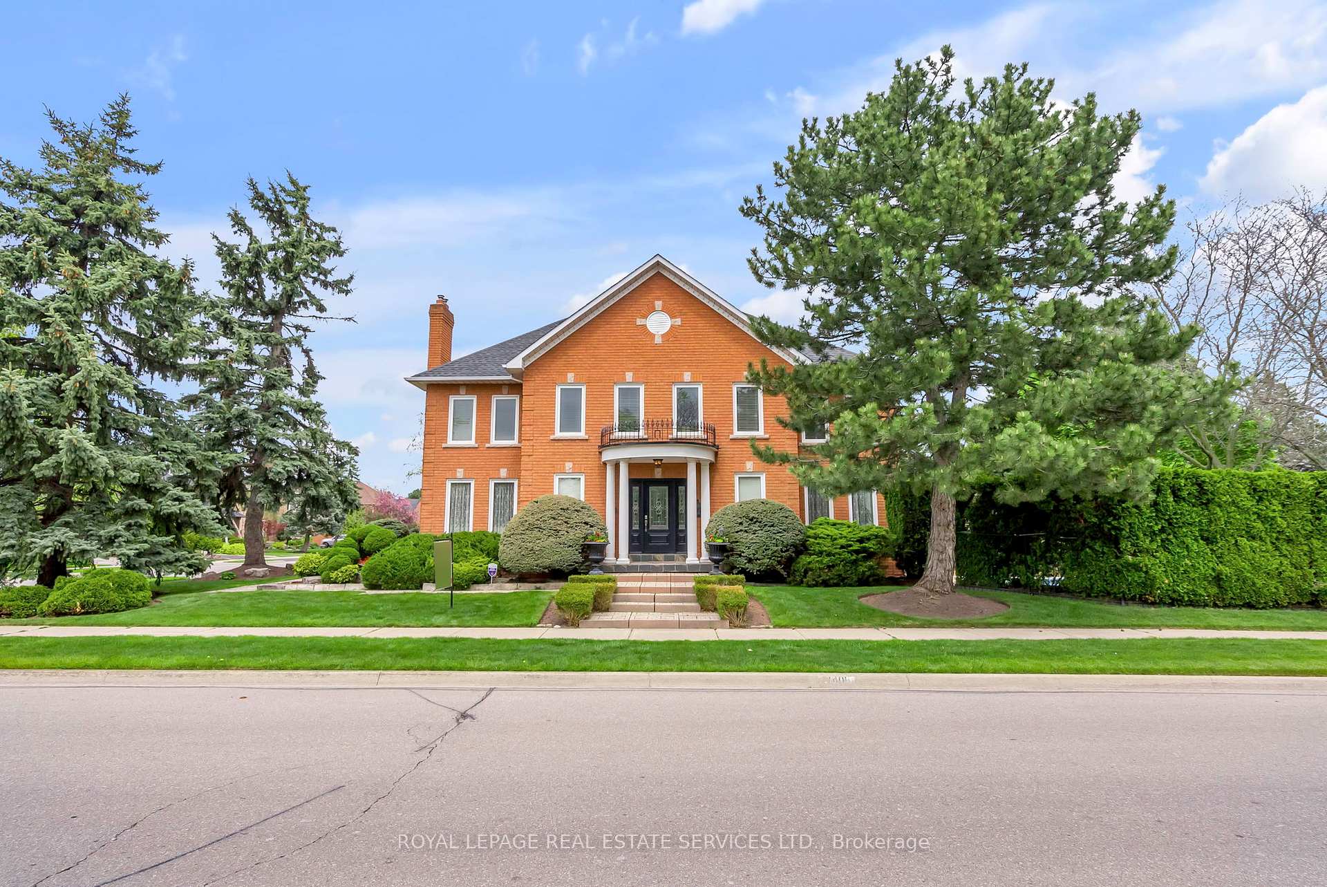 1401 The Links Drive, Oakville, ON L6M 2N4