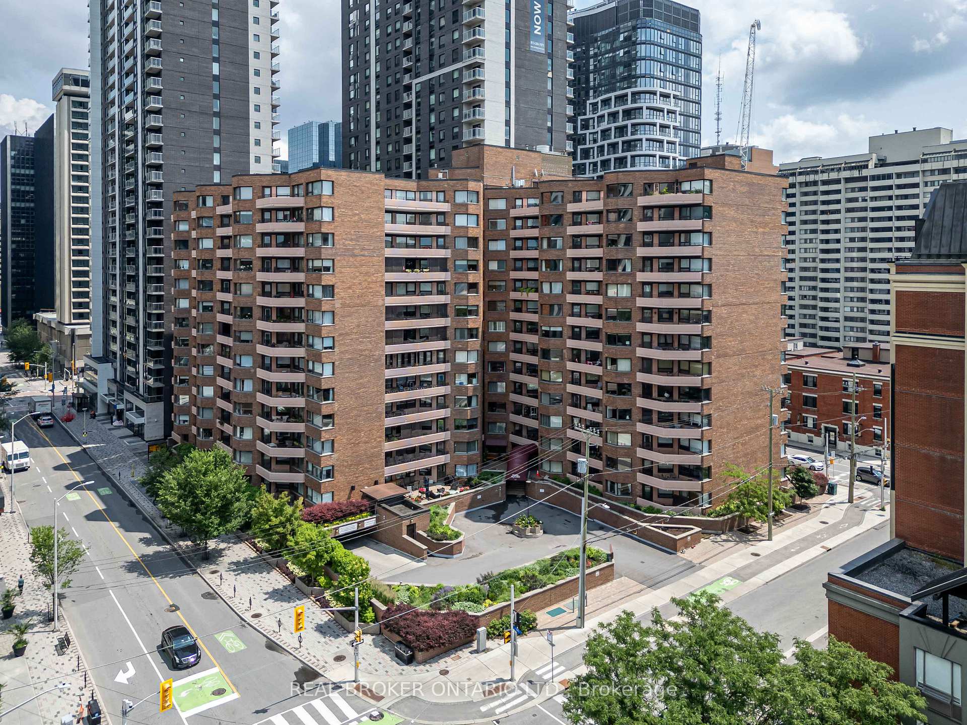 1402 - 151 Bay Street, Ottawa Centre, ON K1R 7T2