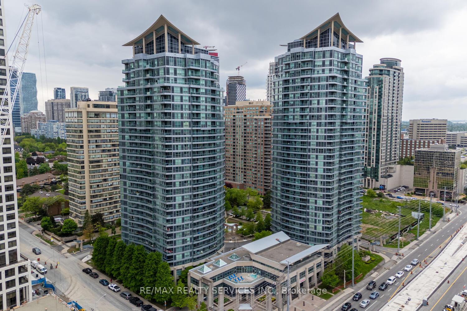 1403 - 33 Elm Drive, Mississauga, ON L5B 4M2