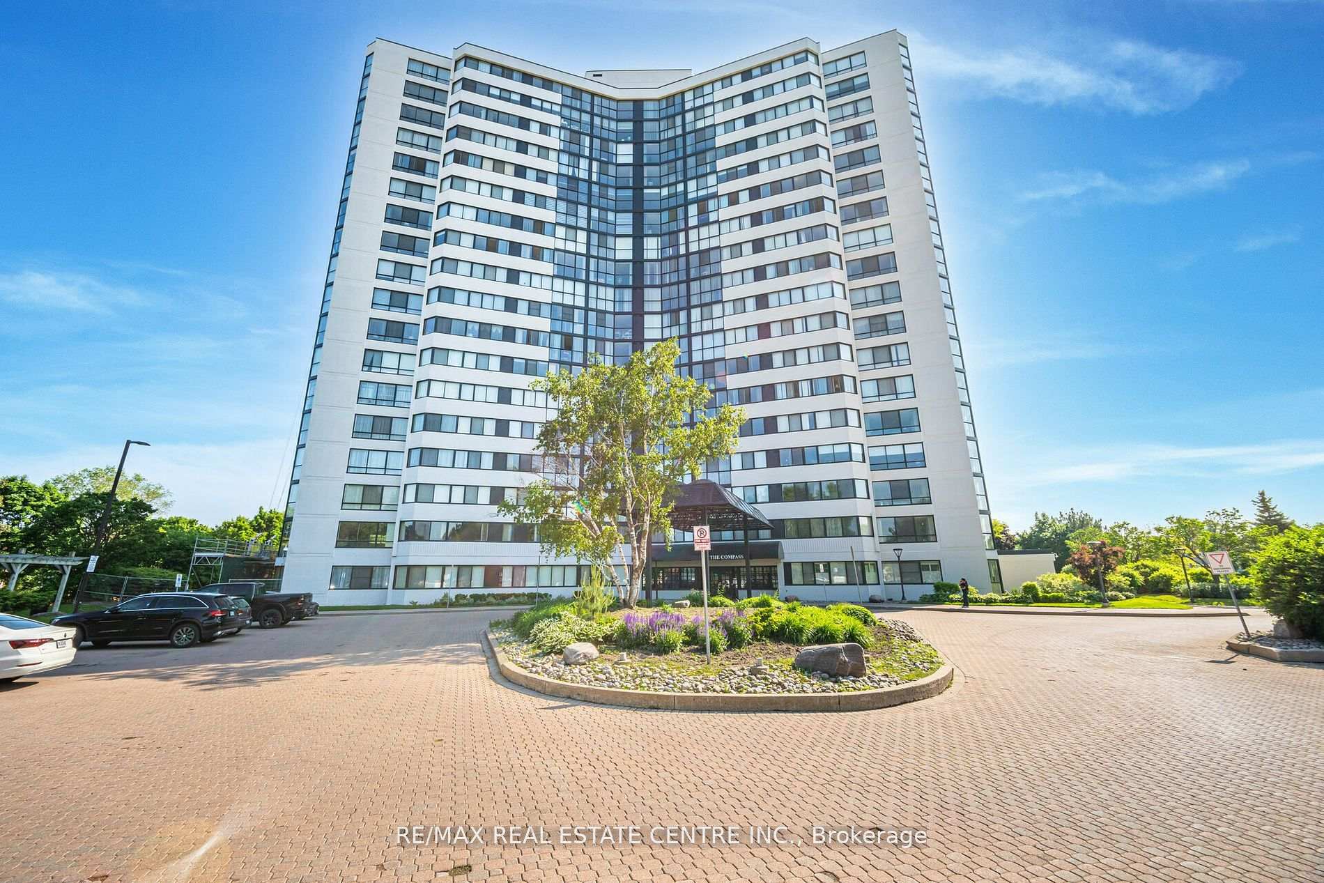 1404 - 1360 Rathburn Road E, Mississauga, ON L4W 4H4