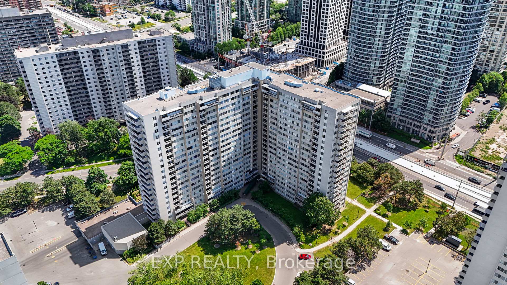 1404 - 3590 Kaneff Crescent, Mississauga, ON L5A 3X3
