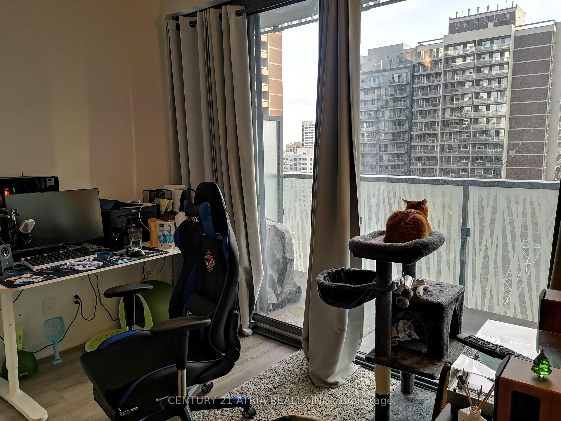 1404 - 50 Charles Street E, Toronto, ON M4Y 1T1