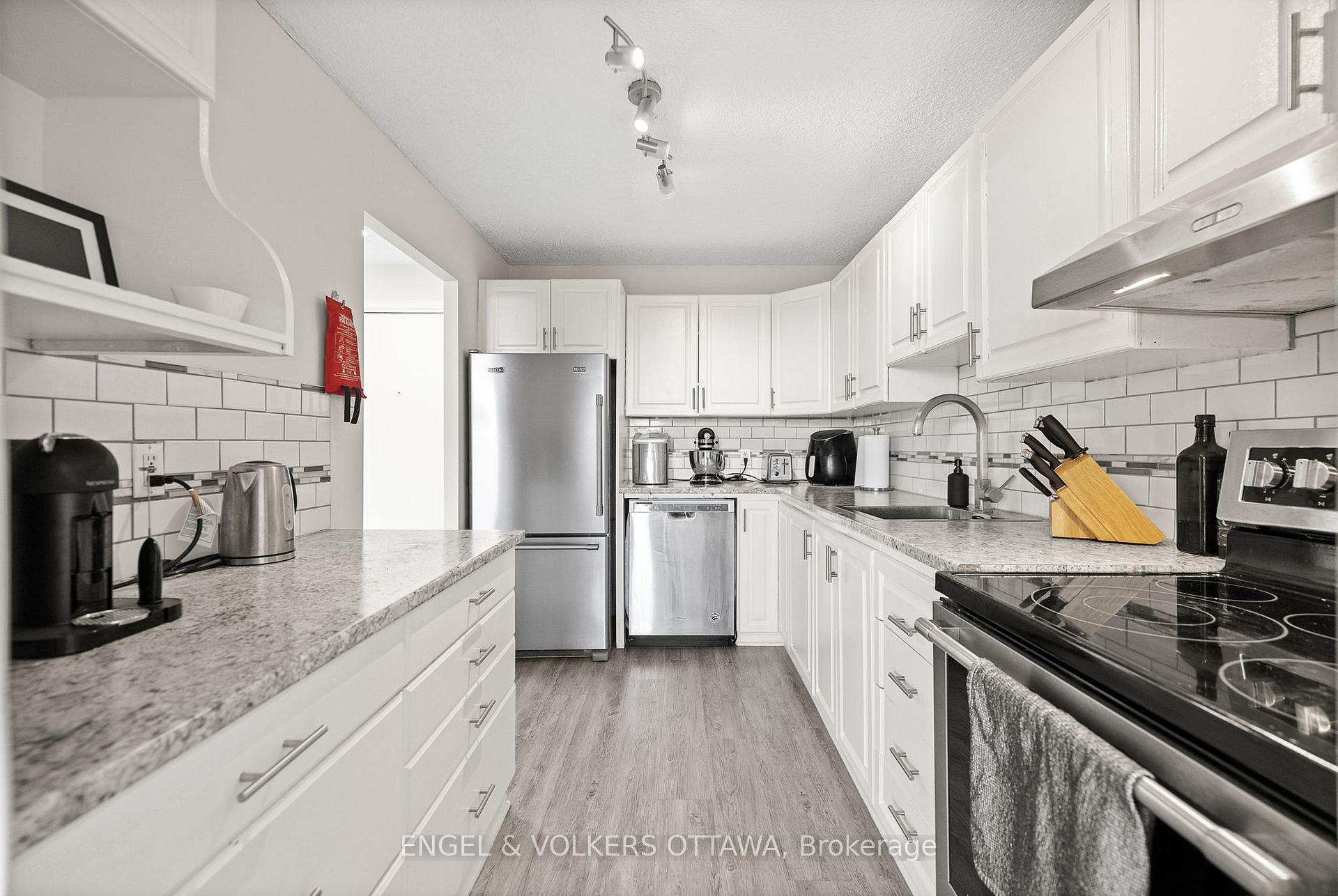 1404 - 665 Bathgate Drive, Overbrook - Castleheights and Area, ON K1K 3Y4
