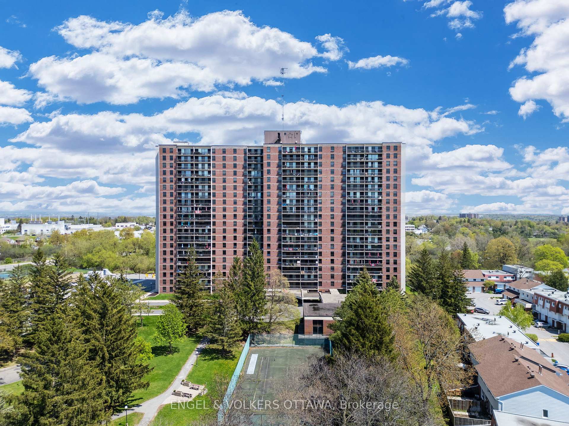 1404 - 665 Bathgate Drive, Overbrook - Castleheights and Area, ON K1K 3Y4