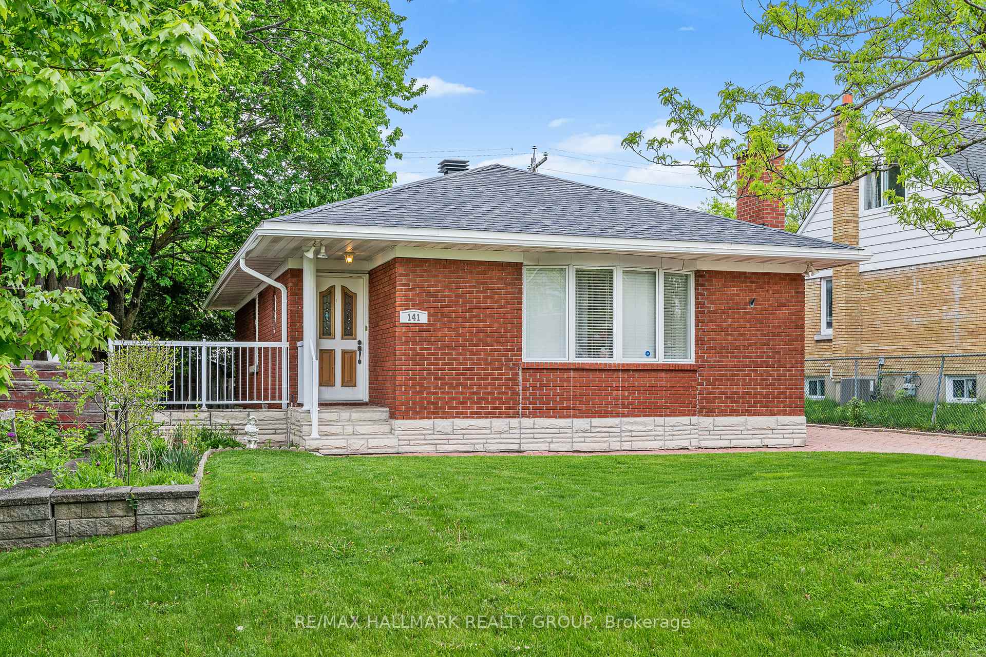 141 DAHLIA Avenue, Alta Vista and Area, ON K1H 6G1