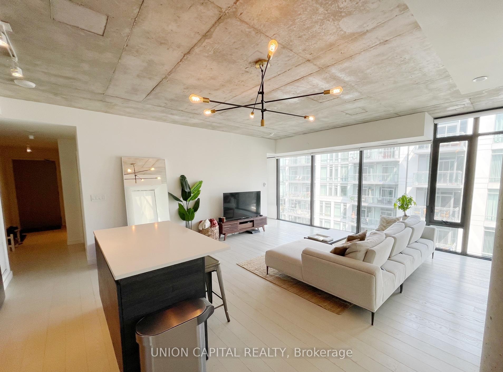 1414 - 111 Bathurst Street, Toronto, ON M5V 0M9