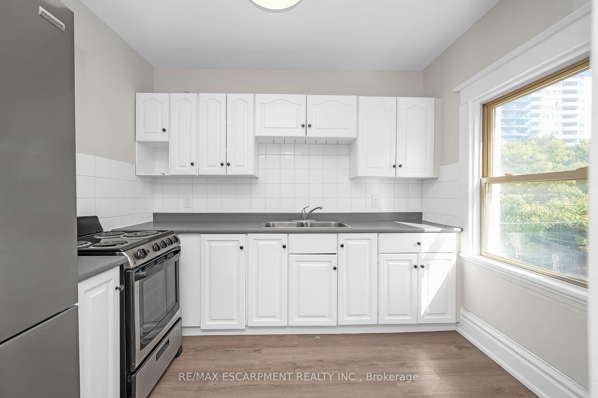 6 - 142 Caroline Street S, Hamilton, ON L8P 3K9