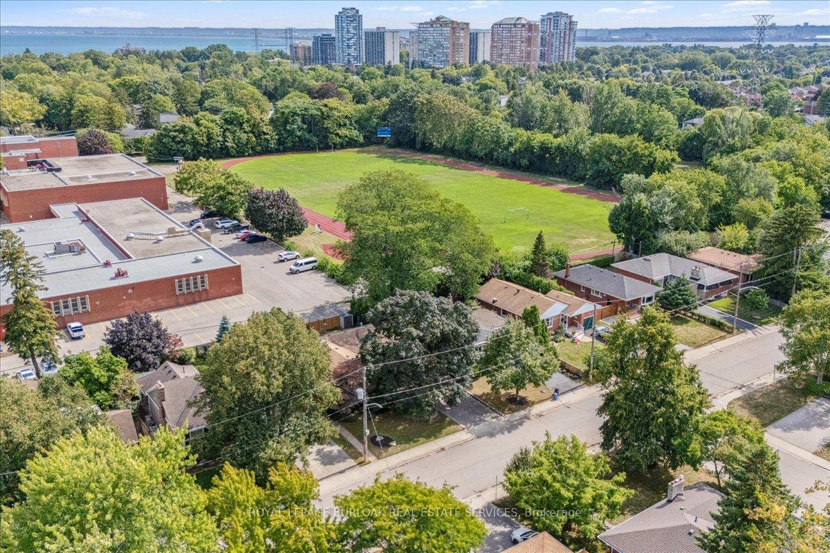 1424 Alfred Crescent, Burlington, ON L7S 1K7