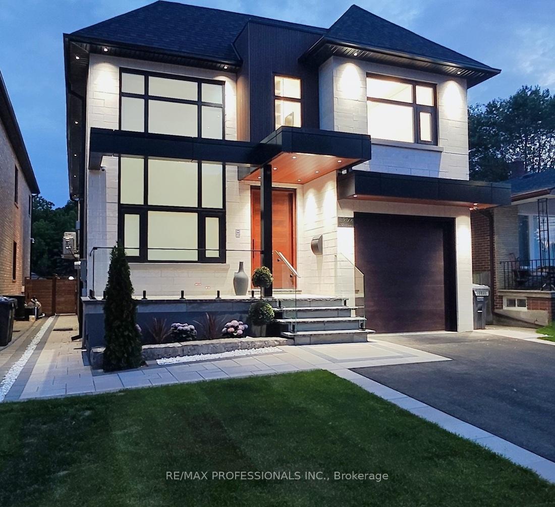 1424 Northmount Avenue, Mississauga, ON L5E 1Y6
