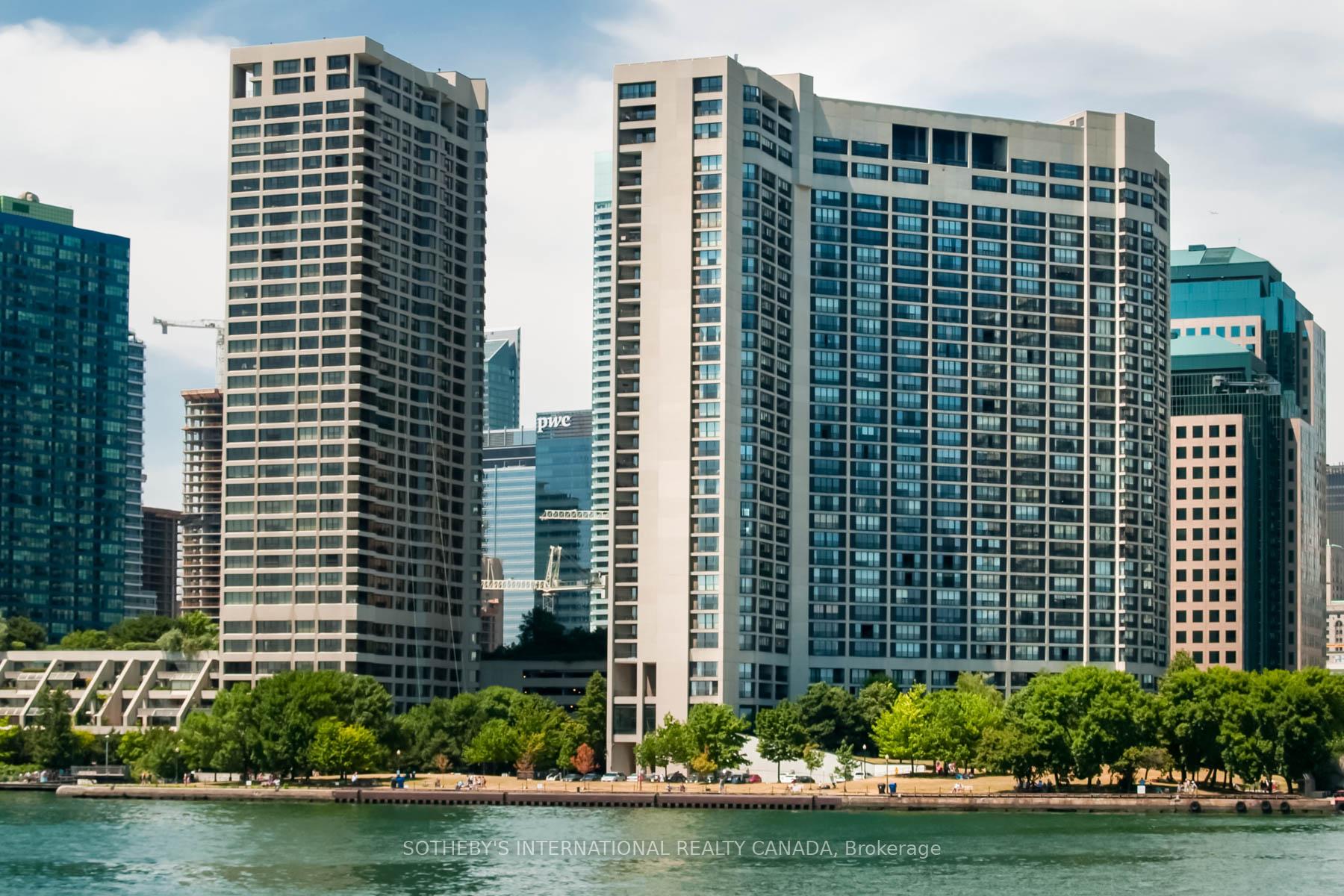 1429 - 33 Harbour Square, Toronto, ON M5J 2G2