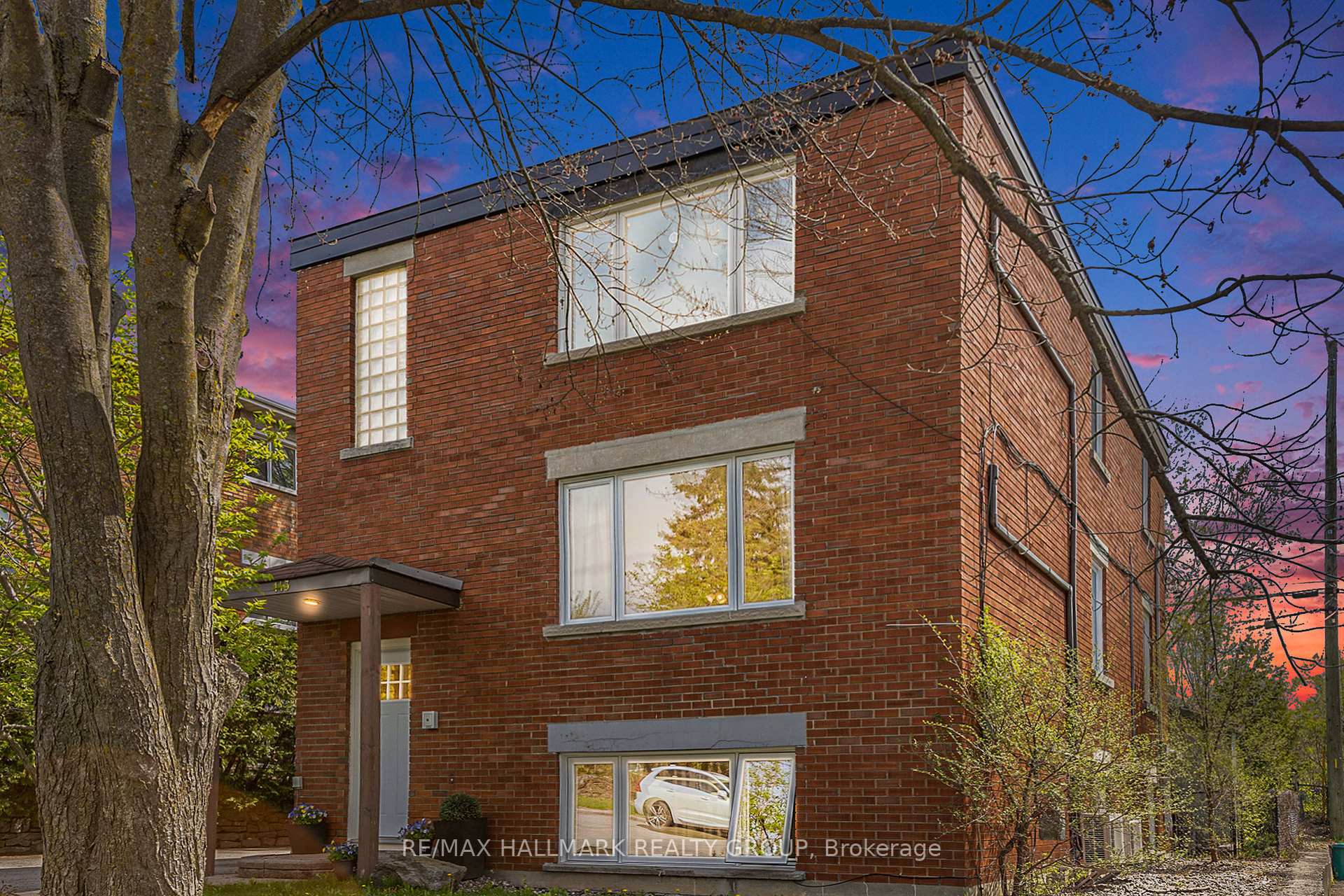 143 Granville Street, Vanier and Kingsview Park, ON K1L 6Y3