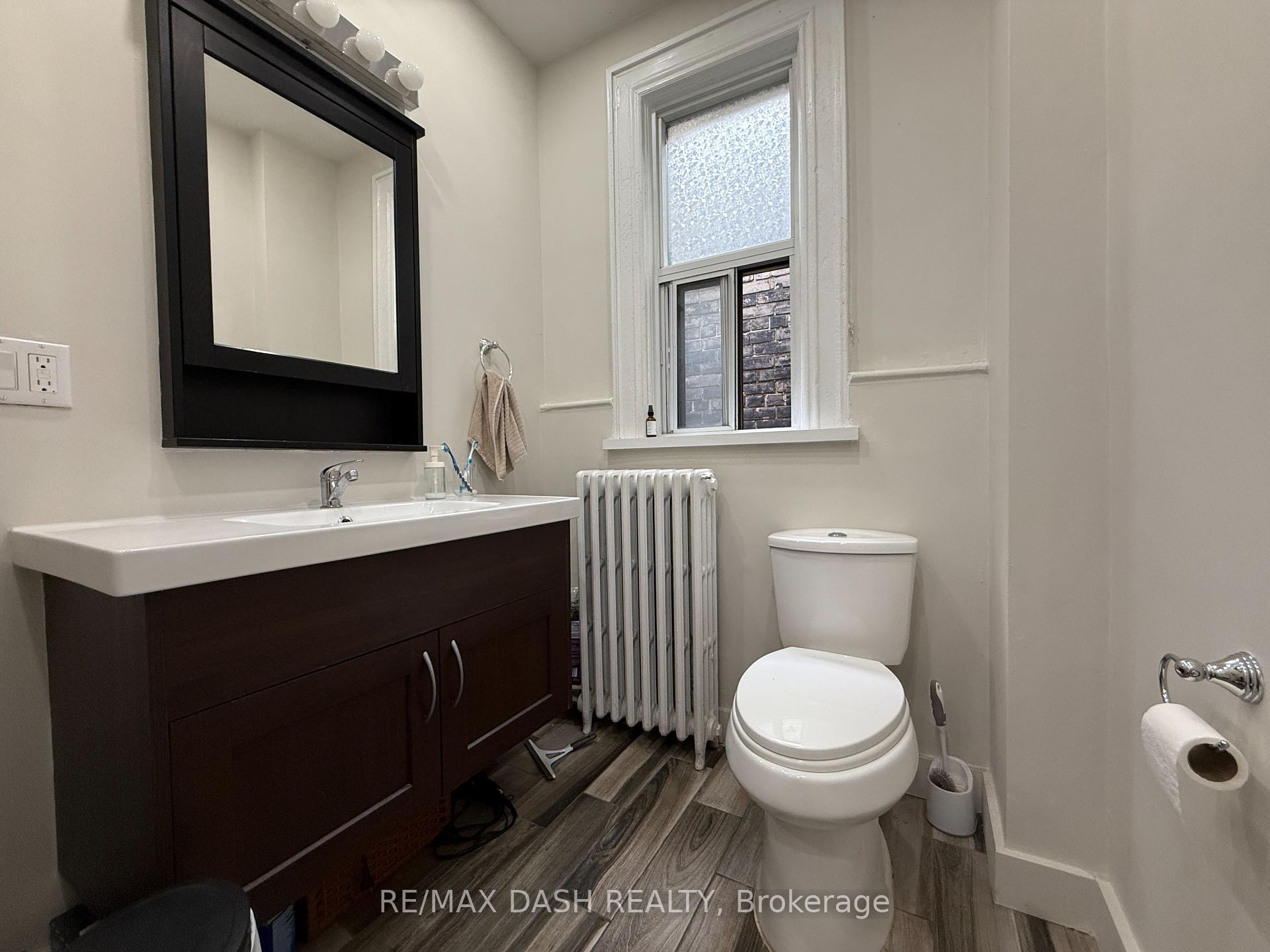 3rd floor - 1436 Queen Street W, Toronto, ON M6K 1M2